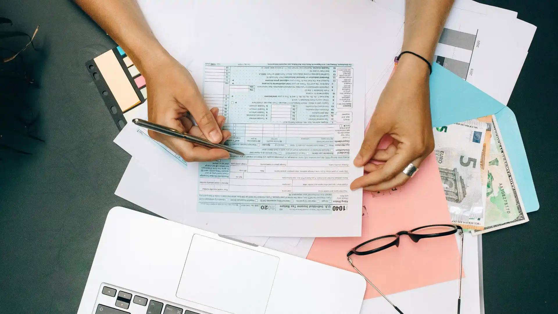 Tax Credit vs Deduction: What Is The Difference