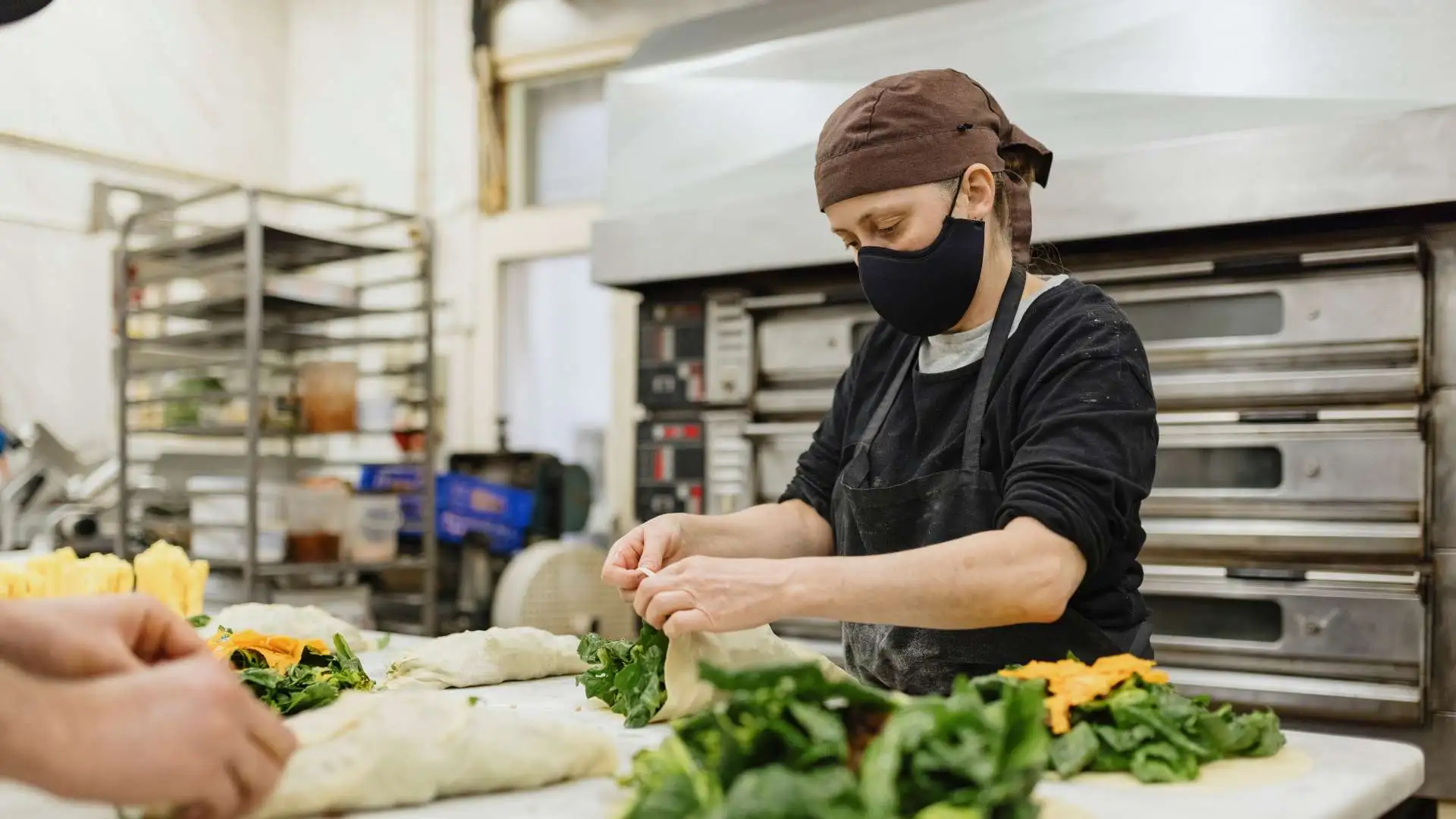 Extra Income for Food Service Workers: Top 5 Tips | Beem